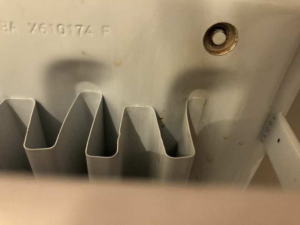 Radiator Bleed Screws - Back Of Steel Radiators - Barlo - Air Vent ...