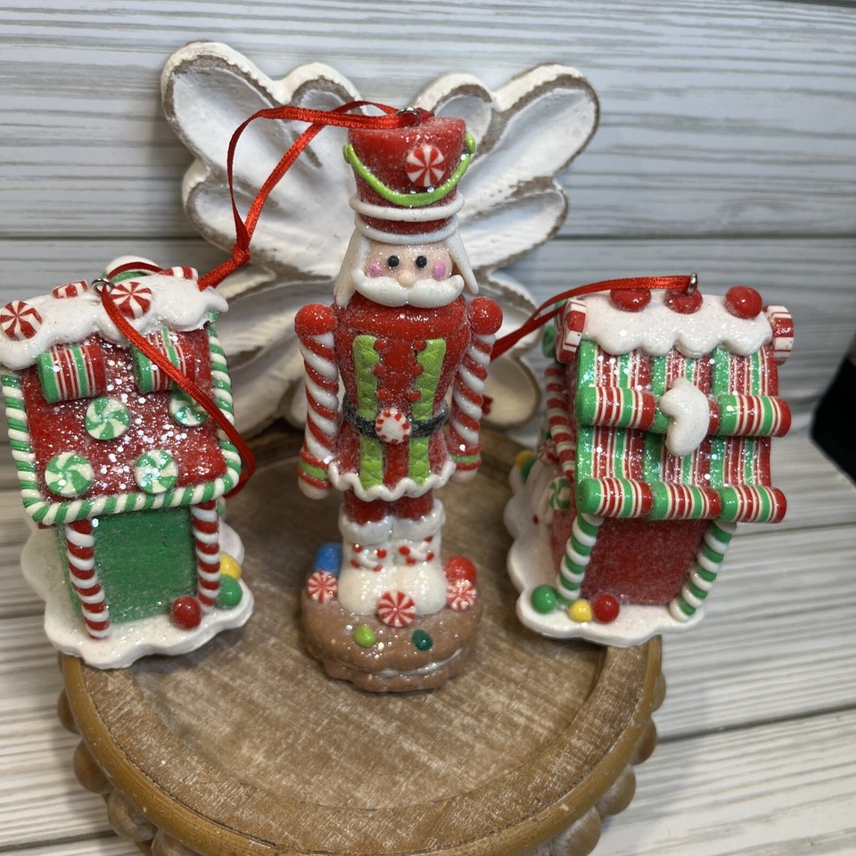 Cookie Soldier Nutcracker w/ 2 Mini Gingerbread House Christmas ...