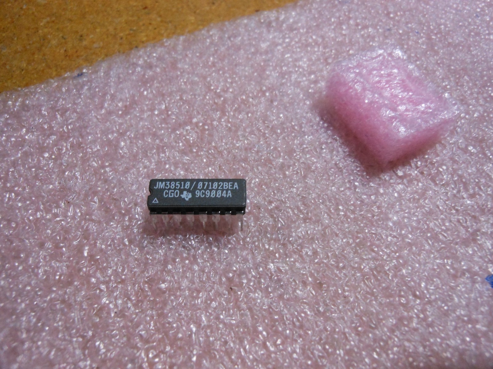 TI MICROCIRCUIT PART # JM38510/07102BEA NSN: 5962-01-058-7980 M38510 ...