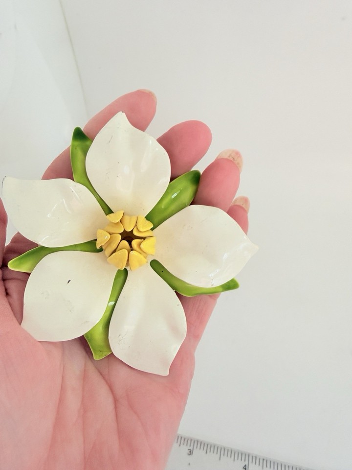 VTG. 1967 SARAH COVENTRY "POLYNESIAN" WHITE ENAMEL PLUMERIA FLOWER ...