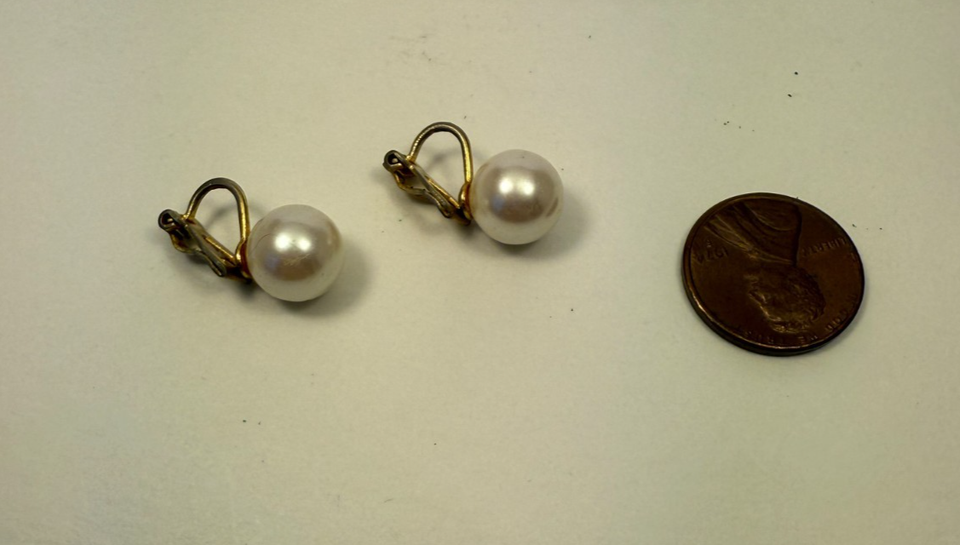 VINTAGE GOLD TONE w/ ROUND PEARL STYLE CLIP ON EARRINGS VTG | eBay