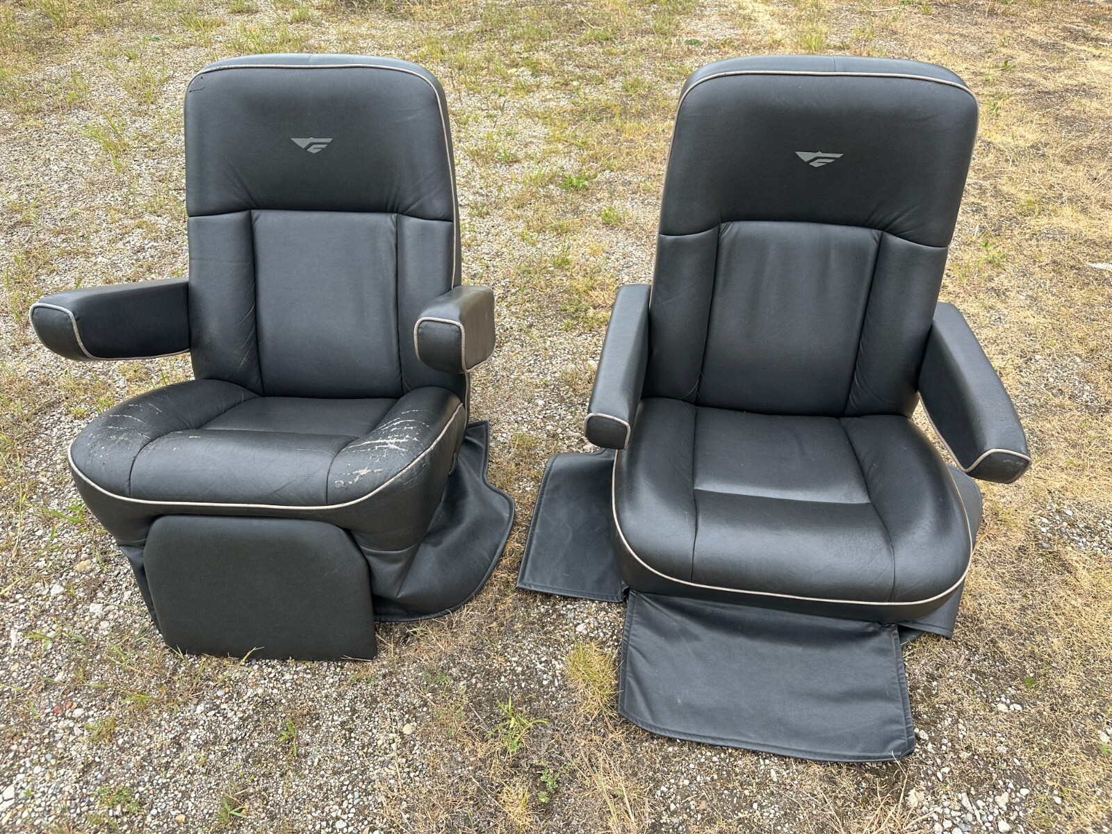 Villa RV Captain's Chairs Seats PAIR BLACK motorhome coach fleetwood ...
