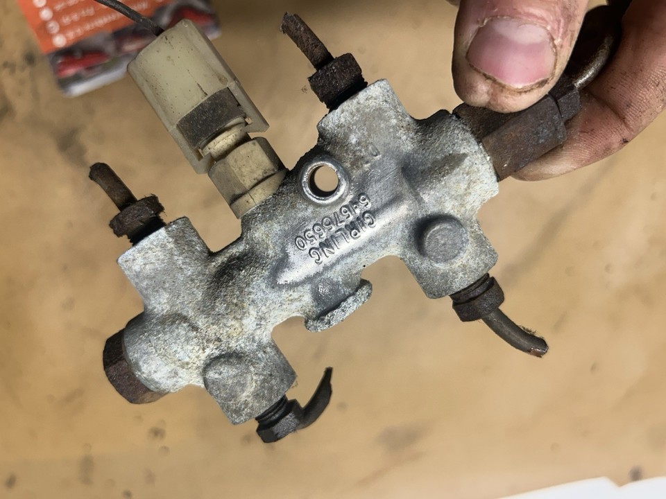 Mk1 Ford Escort Mexico RS2000 AVO Brake Bias Valve Shuttle Switch Assy ...