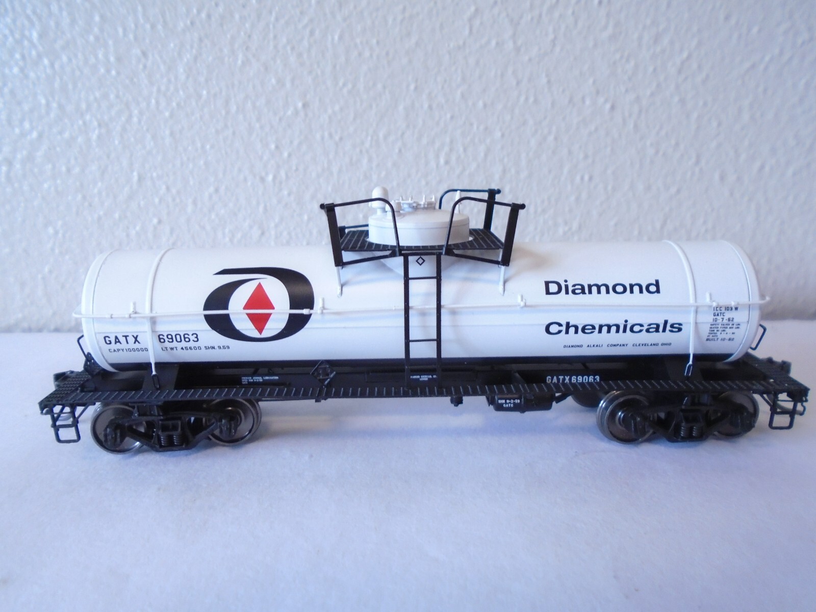 Tangent Ho 8,000 gal. Welded Tank car, Diamond Chemicals 69063, damaged ...