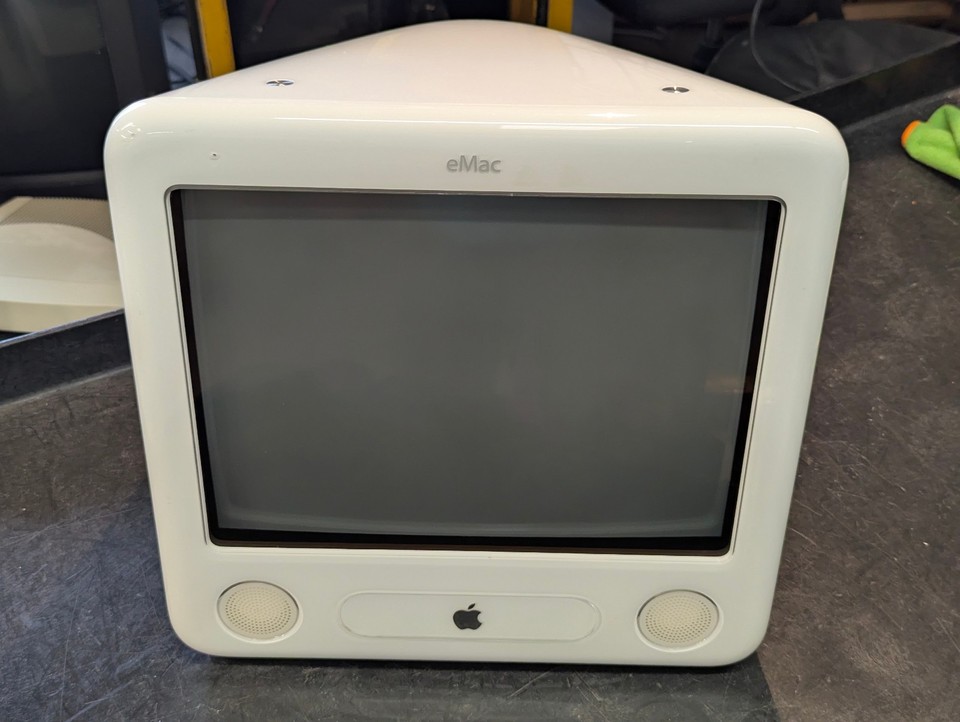 Apple eMac G4; 1.25GHz 256MB RAM 40GB HDD; OS X Tiger 10.4.11; bad ...
