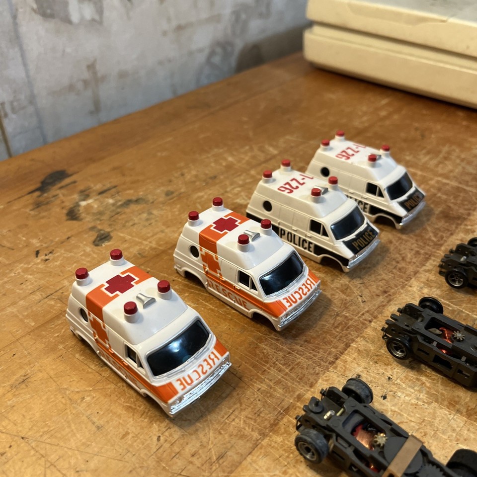 4 AFX AURORA 1974 DODGE VAN White RESCUE & POLICE HO Slot Car Chassis’s ...