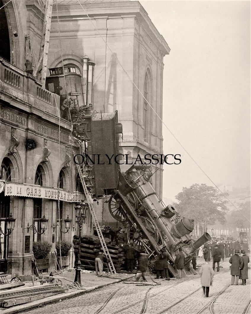 Zrain Wreck At Gare Montparnasse Paris France 1895 Train Accident At