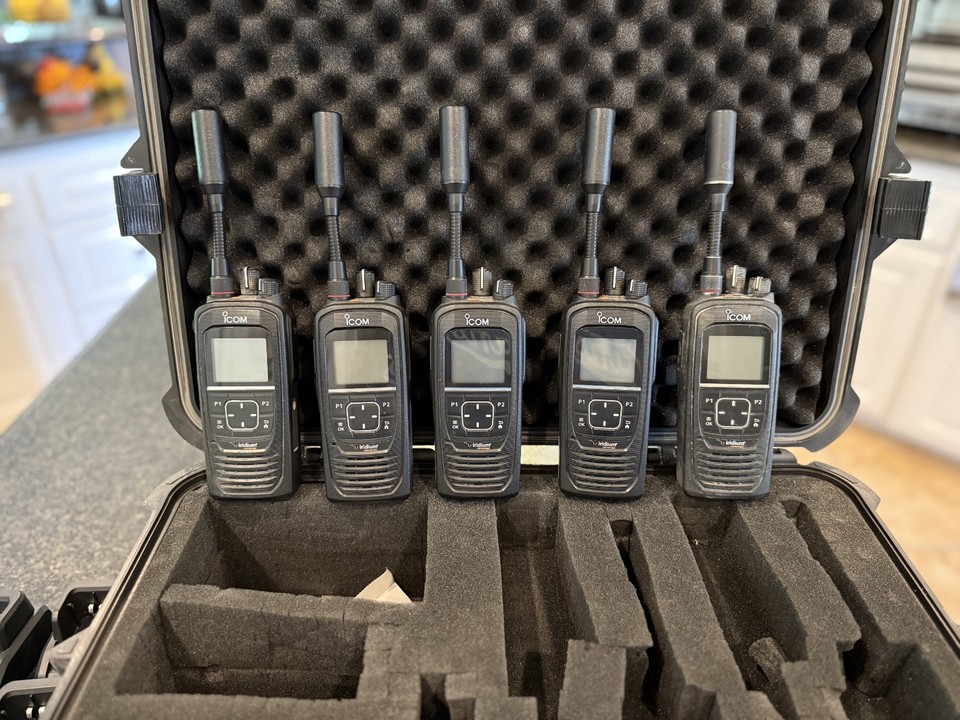 ICOM IC-SAT100 PTT Iridium Satellite Radio kit with Apache carrying ...