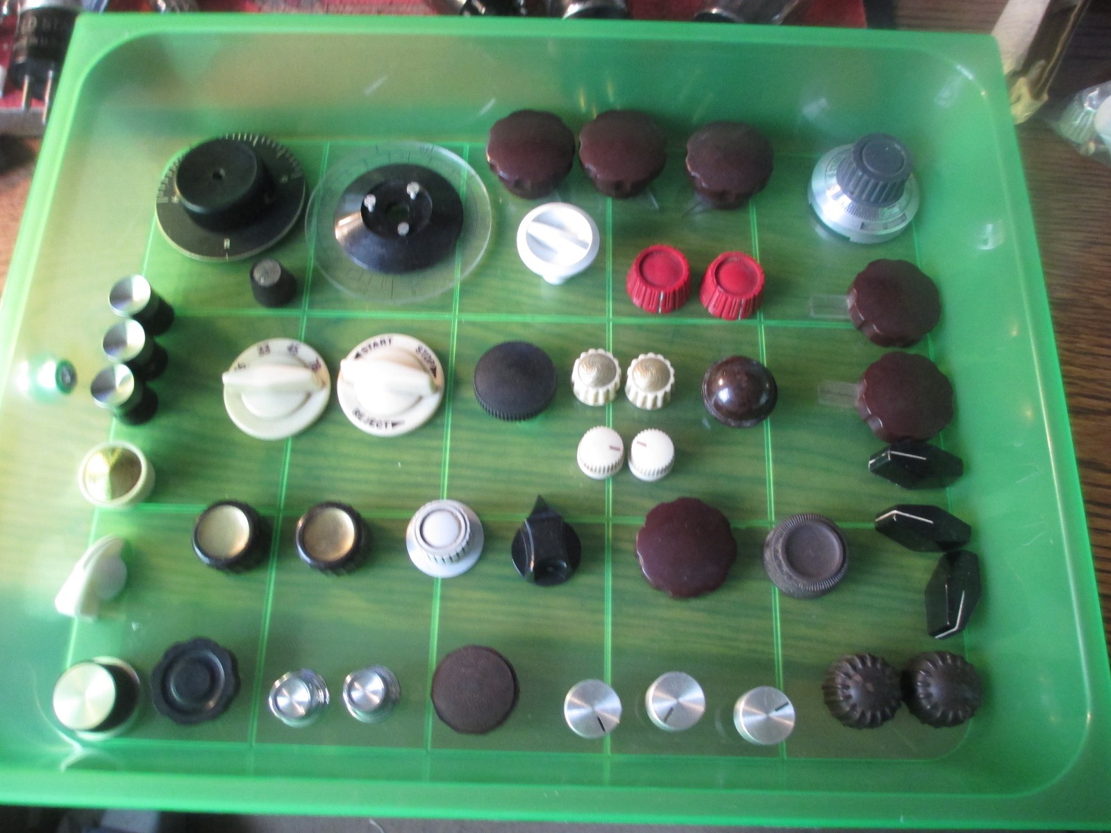 VINTAGE KNOBS FOR RECORD PLAYERS, AMPLIFIERS, RADIOS.1960's. 1 KNOB ...