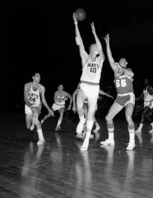 Red Kerr Of The Syracuse Nationals Shoots 1960S Old Basketball Photo 28 ...