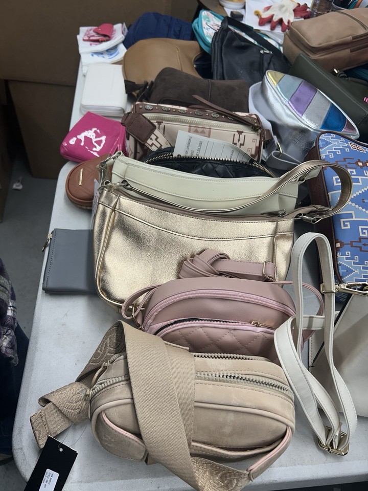 Lot of 38 Large Ladies Fashion Purses Mixed Styles Sizes Wholesale ...