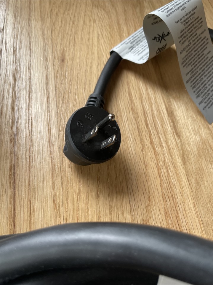 Audi E-tron Compact EV Charger - Audi (V04-017-001-DH) Charging Cable ...