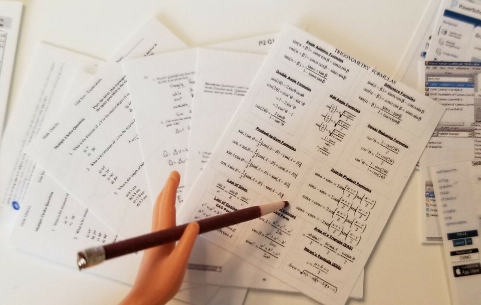 1/6 SCALE Mini High School TEACHER Classroom Homework, Papers, Posters ...