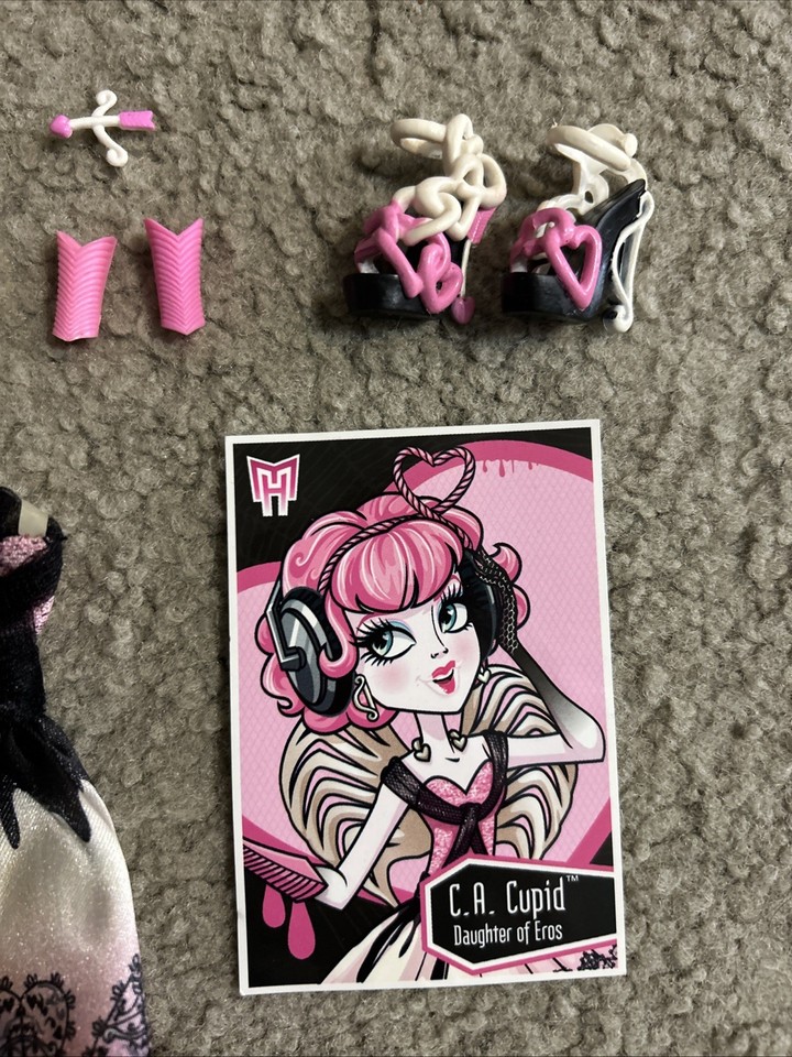 Monster High C.A. Cupid First Wave Complete Outfit Great Condition | eBay