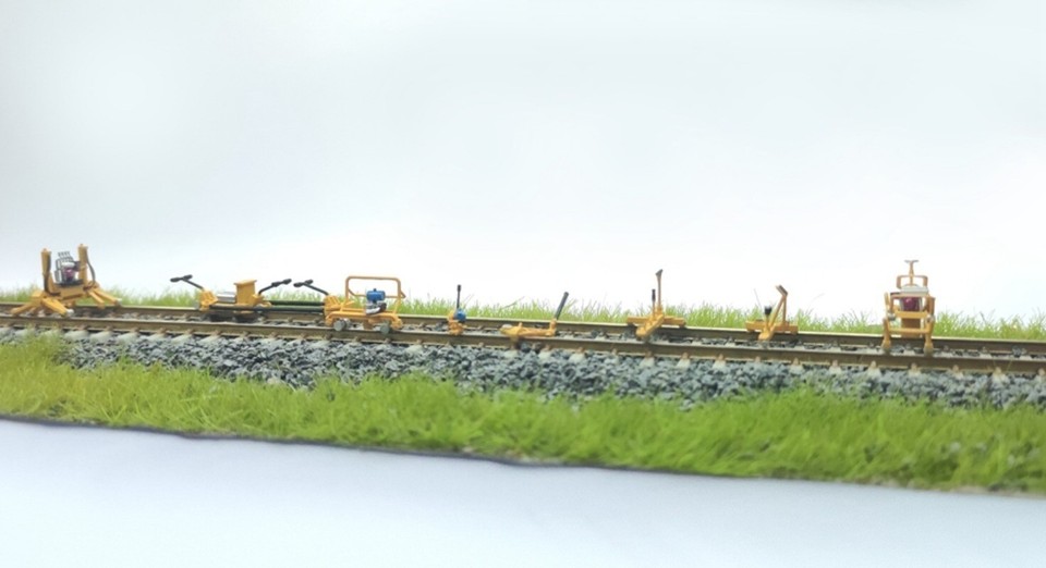 HO Scale Diorama Train Railroad Track Overhaul Maintenance Equipment ...