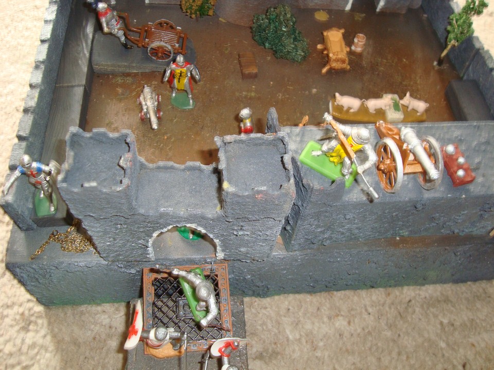 UNIQUE (!) - HANDMADE KNIGHTS CASTLE - WITH ORIGINAL TIMPO TOYS ...