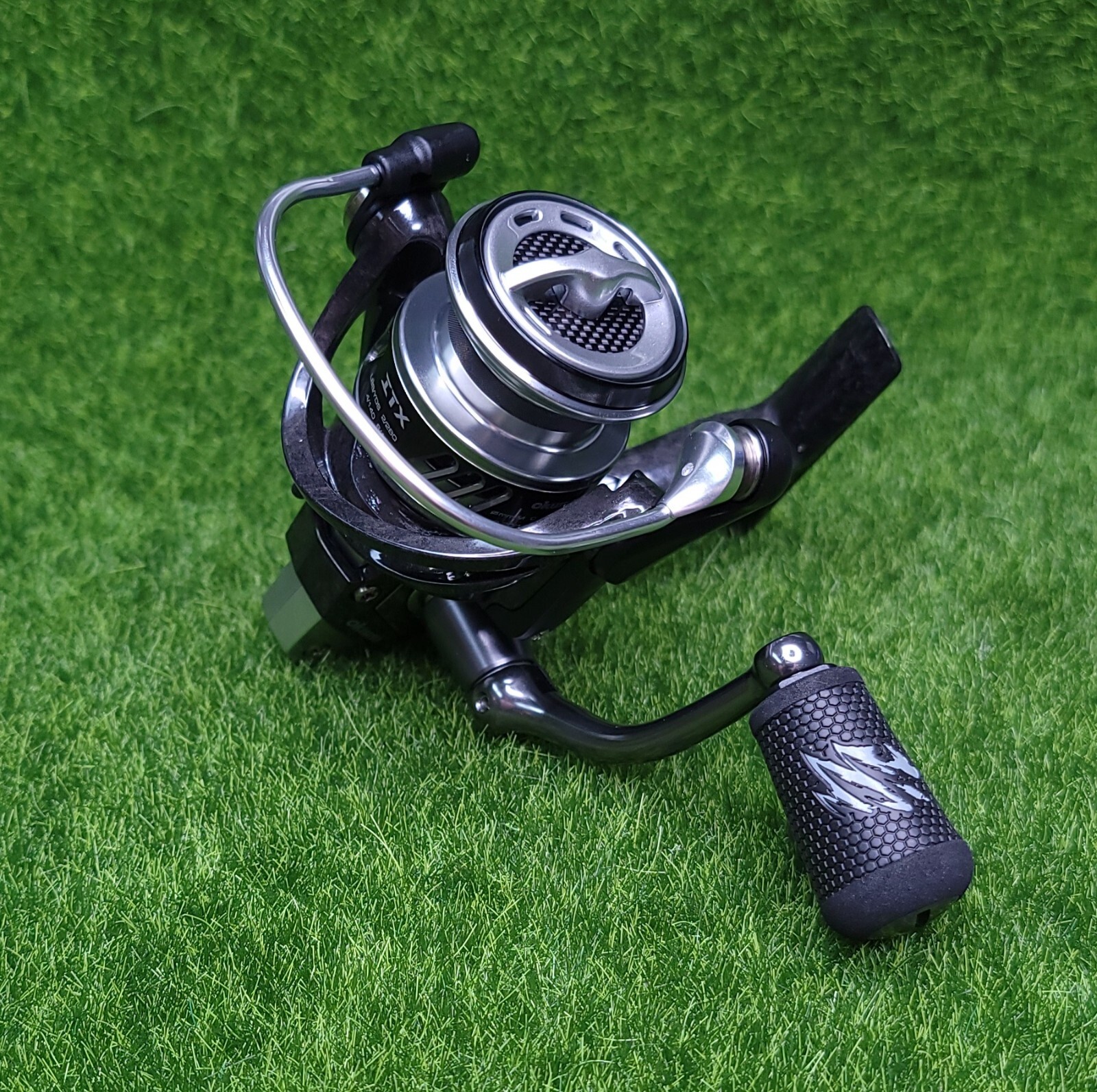 Okuma Lightweight Carbon Fiber 6.0:1 Left/Right Hand Spinning Reel ...