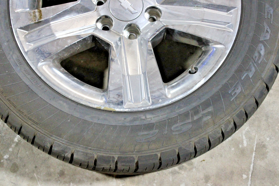 CURB DAMAGE Chevrolet OEM Wheel 16-18 Silverado Chrome 20" Rim Plus ...