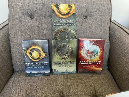 Divergent Complete Series: 3 Book Box Set, Four + Bonus Booklet | eBay