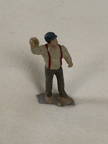 ARTTISTA MAN HOLDING ARM / HAND UP! O SCALE FIGURE PEOPLE RAILROAD YARD ...