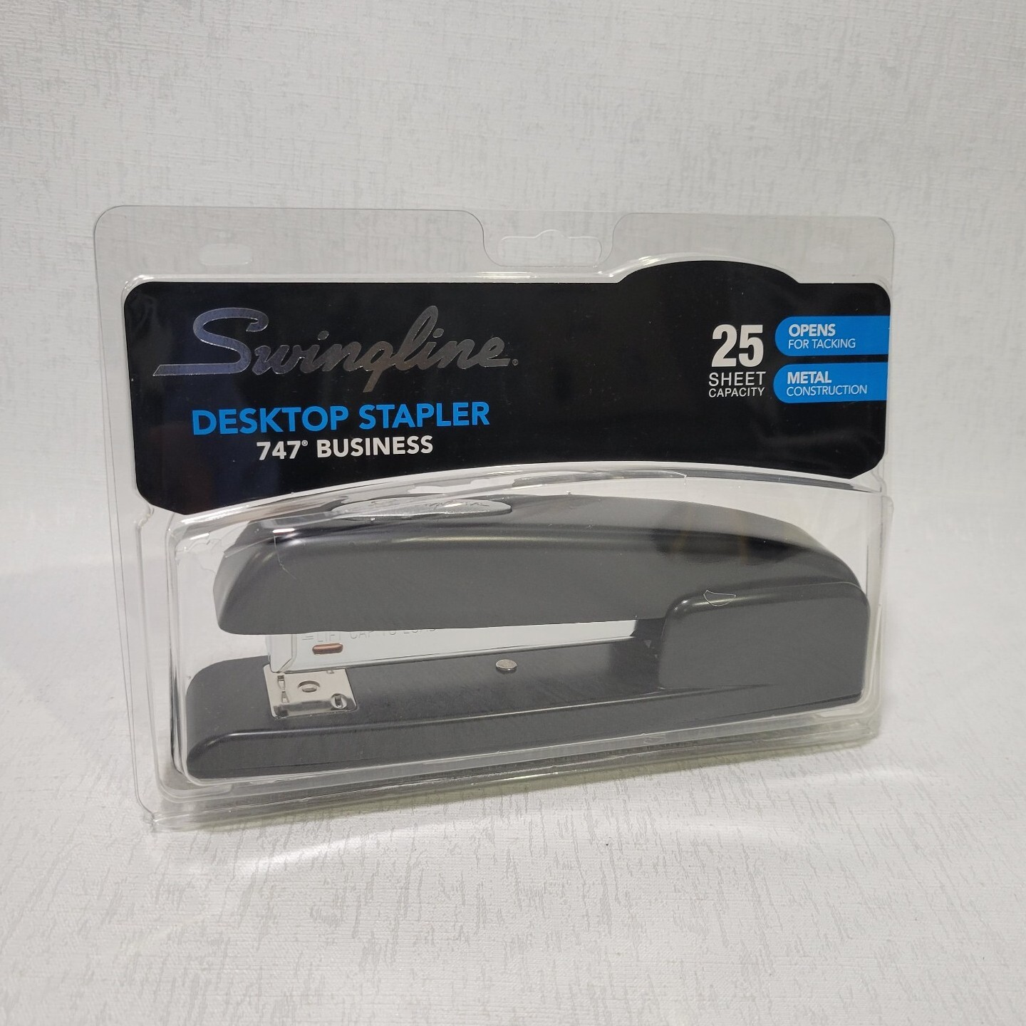 Swingline 747 Business Full Strip Desk Stapler 25-Sheet Capacity Black ...