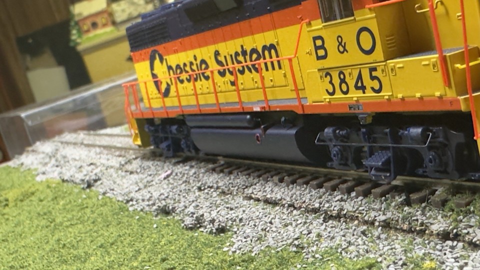 HO ATLAS MASTER GP38 C&O B&O CHESSIE SYSTEM DIESEL LOCOMOTIVE DCC #3845 ...