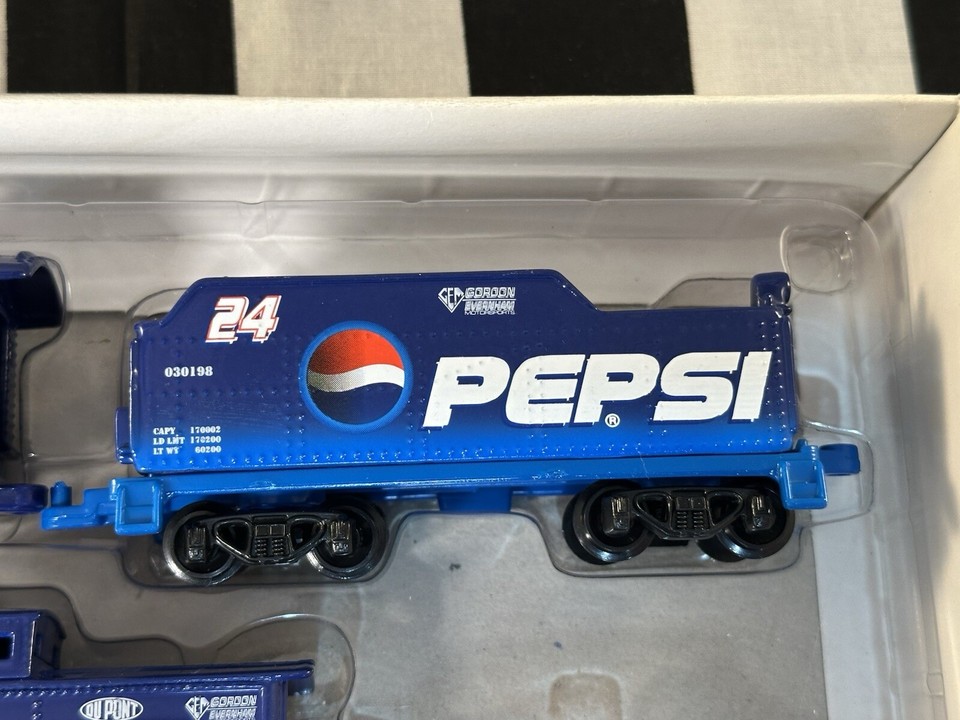 Revell Jeff Gordon #24 7 Pc Train Set HO Scale Diecast Train Collection ...