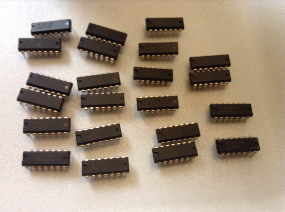 Texas Instruments CD4070BE, IC GATE, QUAD XOR GATE, 2I/P, DIP-14 (22 ...