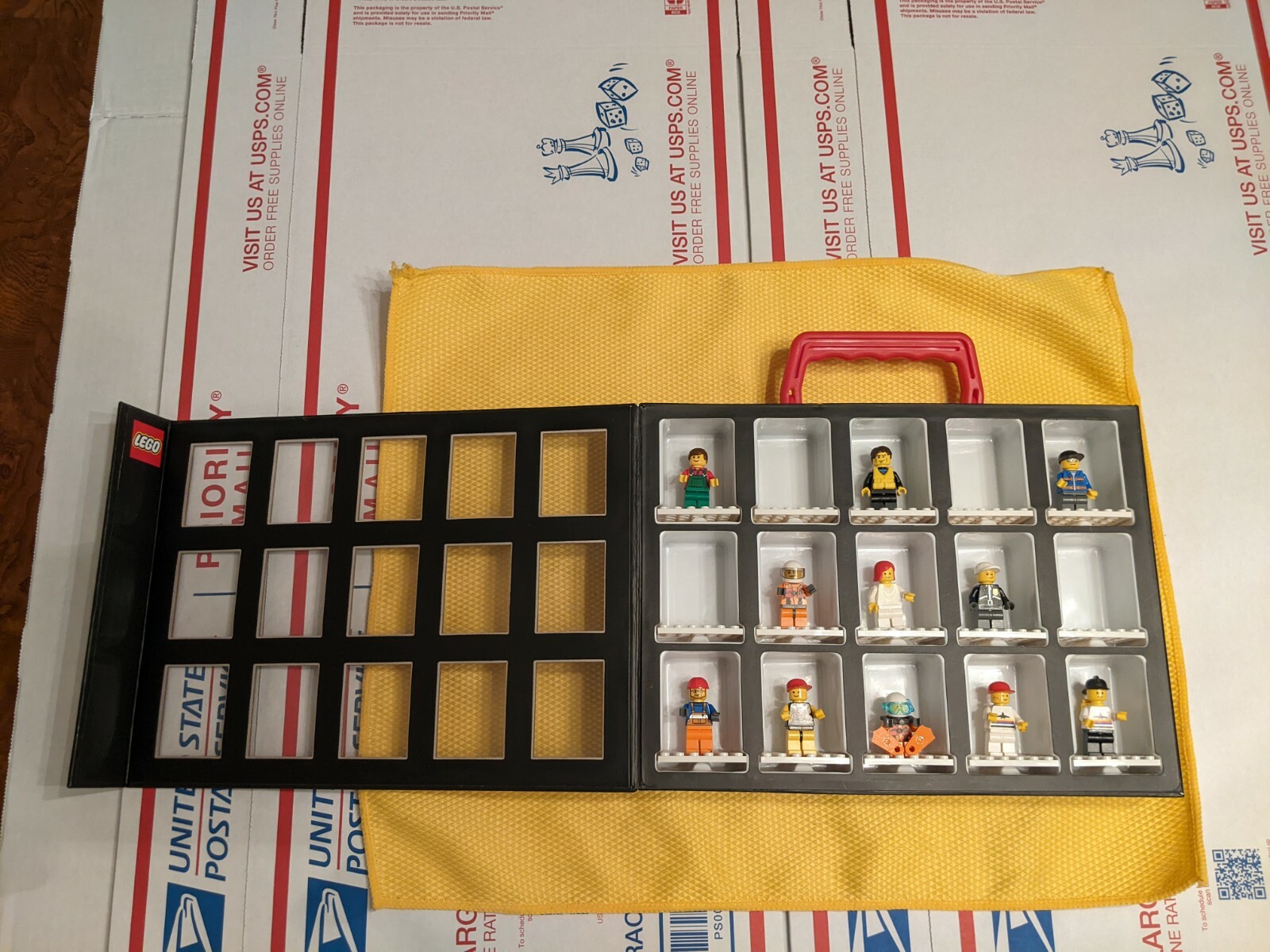 LEGO MINIFIGURE COLLECTORS BOX 2013 w/ Minifigures | eBay