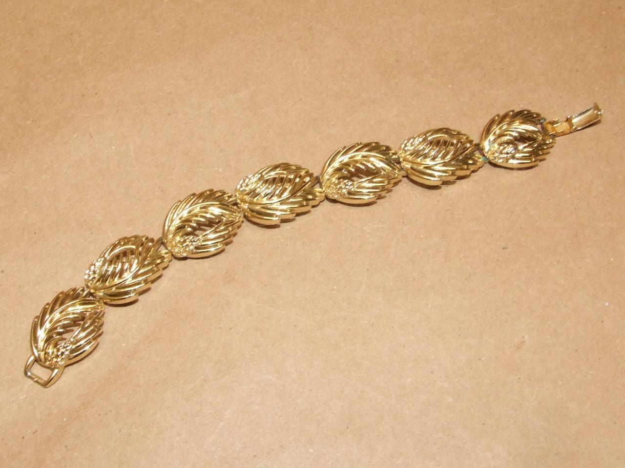 Vintage Lisner Gold Tone Open Filigree Work Leaves Le… - Gem