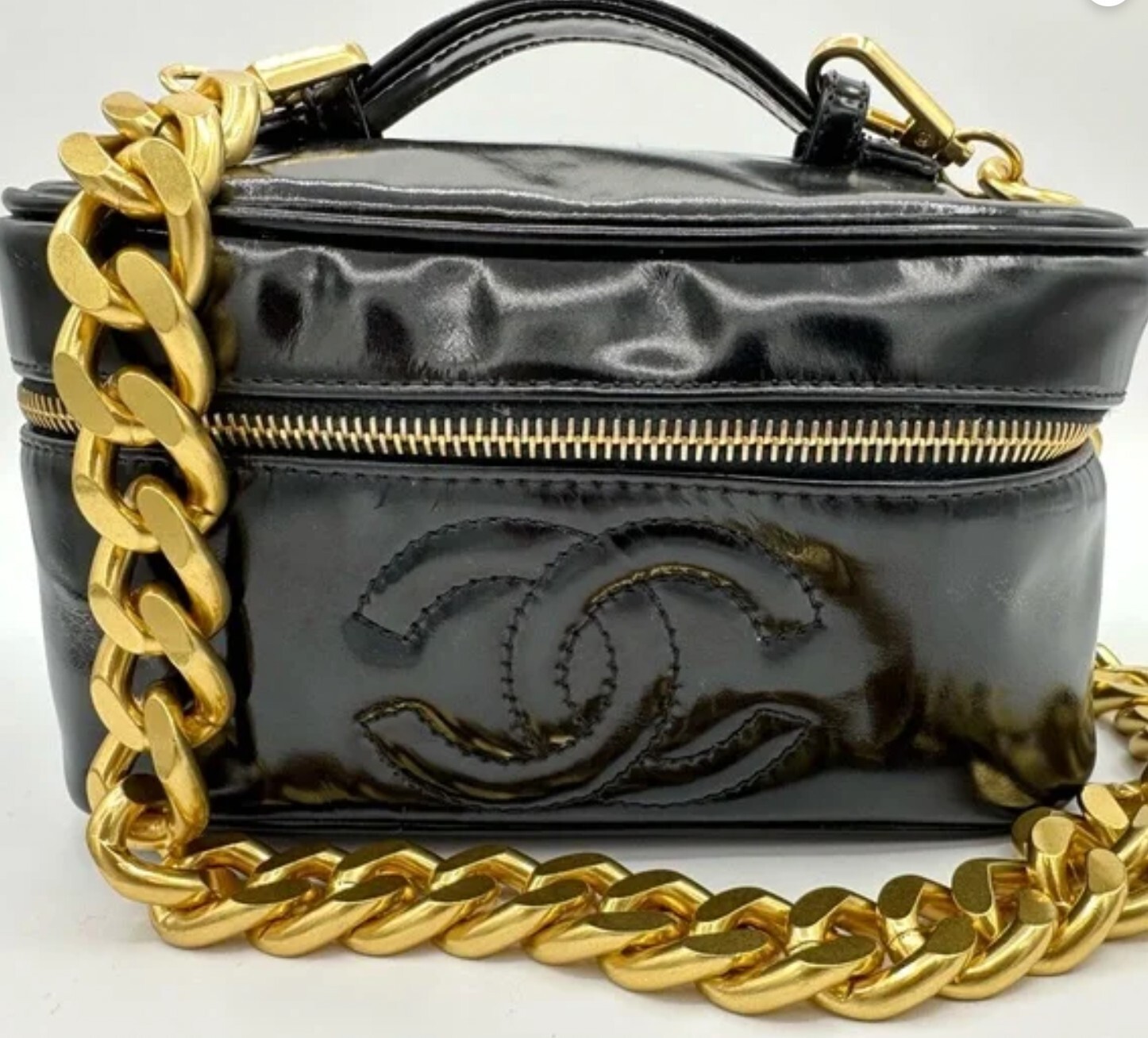 CHANEL Black Patent Leather Vanity Pouch with chain - Gem
