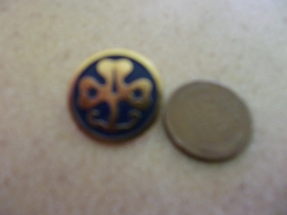 Girls Scouts Trefoil Pin Gold Colored with Blue Enamel. 3/4" diameter ...