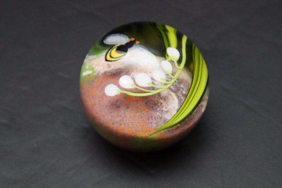 Orient & Flume Studio art glass paperweight SIGNED Bumblebee Bee ...