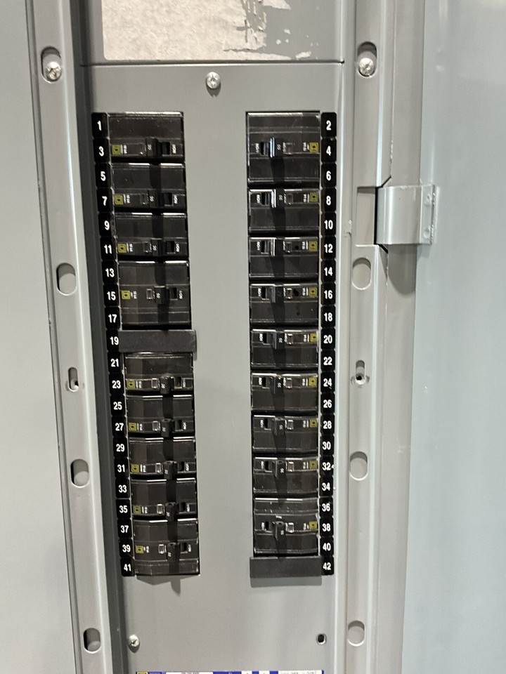 Square D 225 Amp 240V Panelboard MLO 3P 4W NQOD442L225TFL 🟦 | eBay