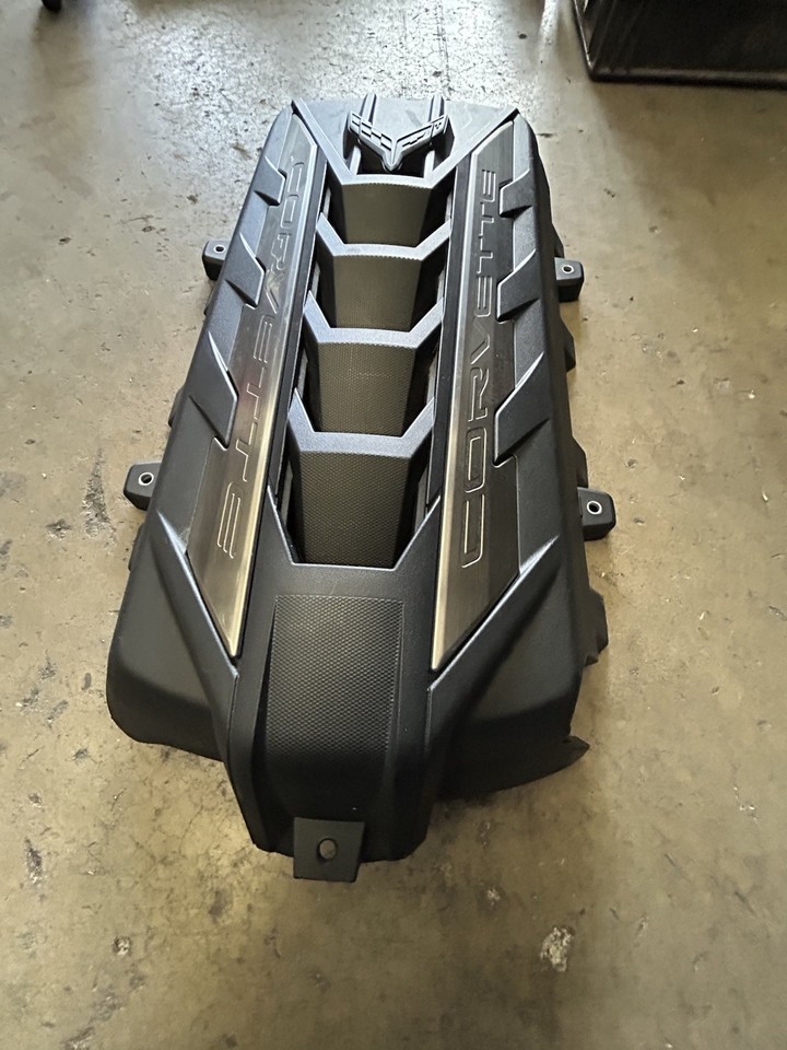 C8 Corvette Engine Cover. Silver And Black. Stingray / Eray Coup Or ...