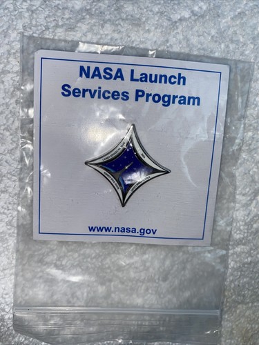 LSP / LAUNCH SERVICES PROGRAM EMBLEM / NASA PIN PINBACK ON ISSUED CARD ...