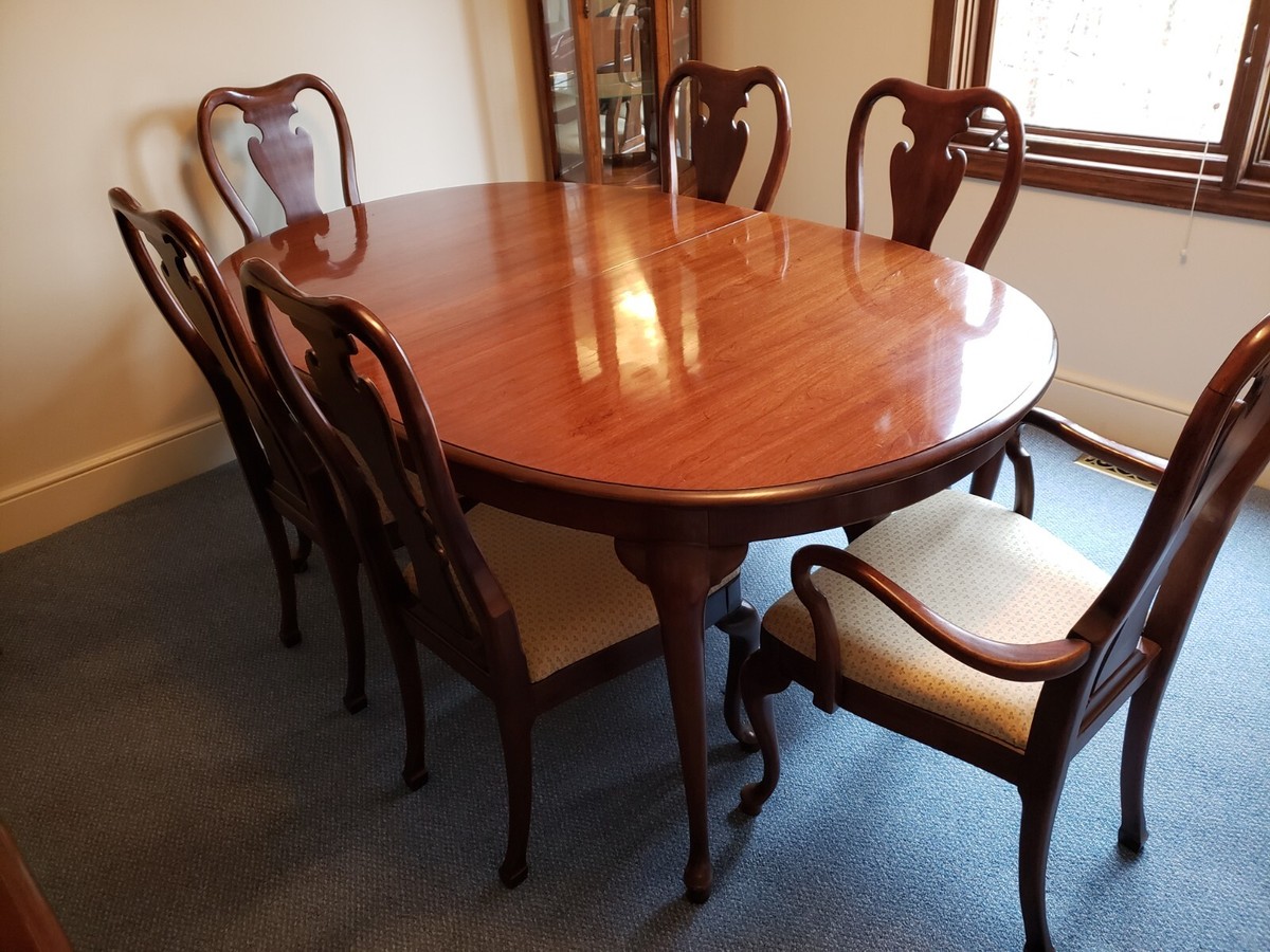 1999 Thomasville Cherry Wood Dining Room Set