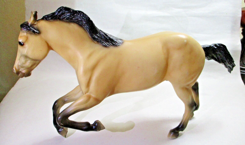 BREYER CHAMPION BARREL RACING PERFORMANCE HORSE, HOT SHOT | eBay