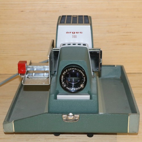 WORKS! Argus 300 automatic slide projector w/ case. 2 Magazines. Great ...