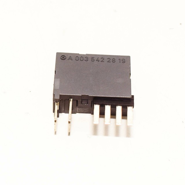 Mercedes-Benz GLA X156 Battery Cut-off Relay A0035422819 OEM for sale ...