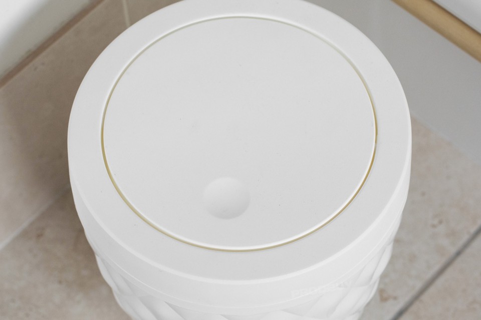 Small 5 Litre White Plastic Diamond Swing Lid Bathroom Bin Waste ...