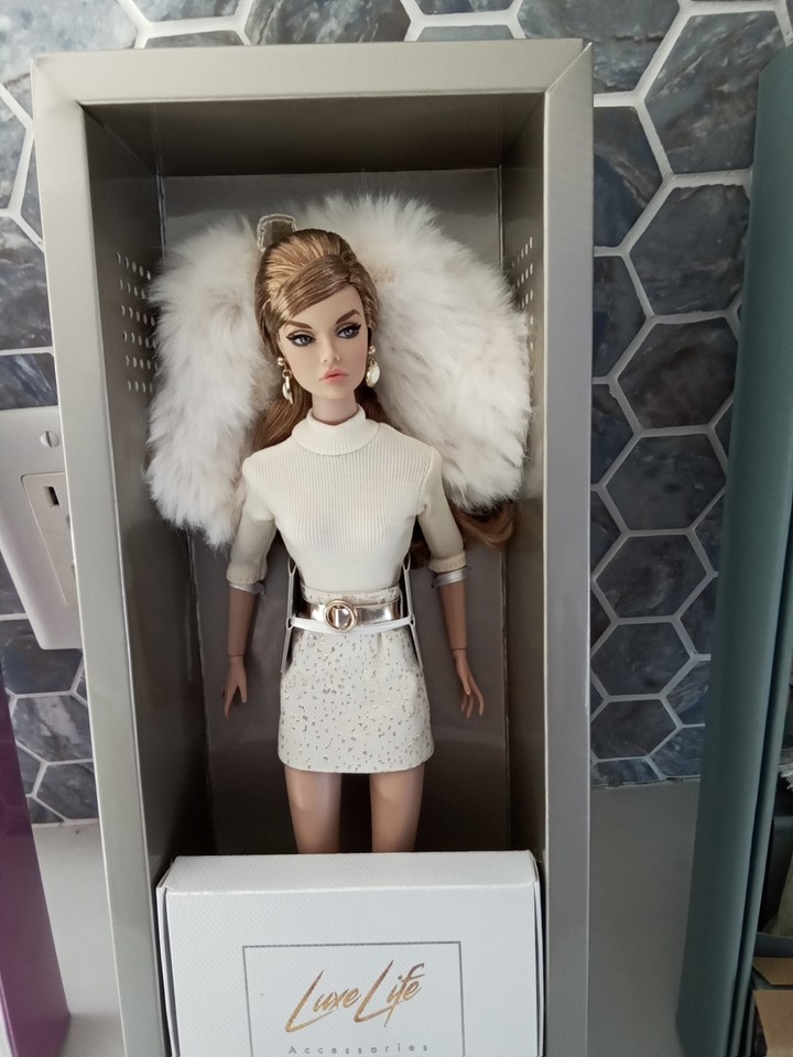 INTEGRITY TOYS POPPY PARKER GOLD SNAP MINT IN BOX | eBay