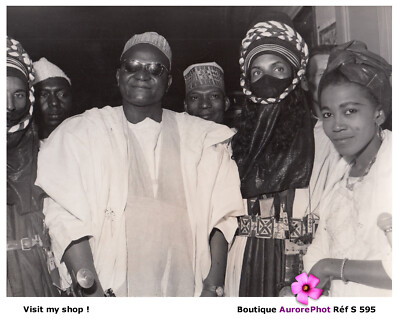 HAMANI DIORI PRÉSIDENT DU NIGER & DANSEURS DE LA TROUPE NIGÉRIENNE ...