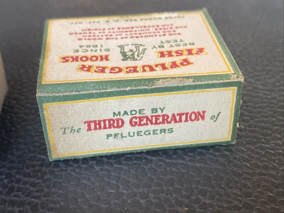 VTG Pflueger Carlisle Fish Hooks Advertising Box 3221-Br Bronzed Filed ...