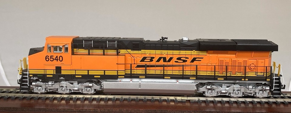 Walthers Mainline GE ES44 BNSF LOCOMOTIVE #6540 DCC and SOUND (LOK ...