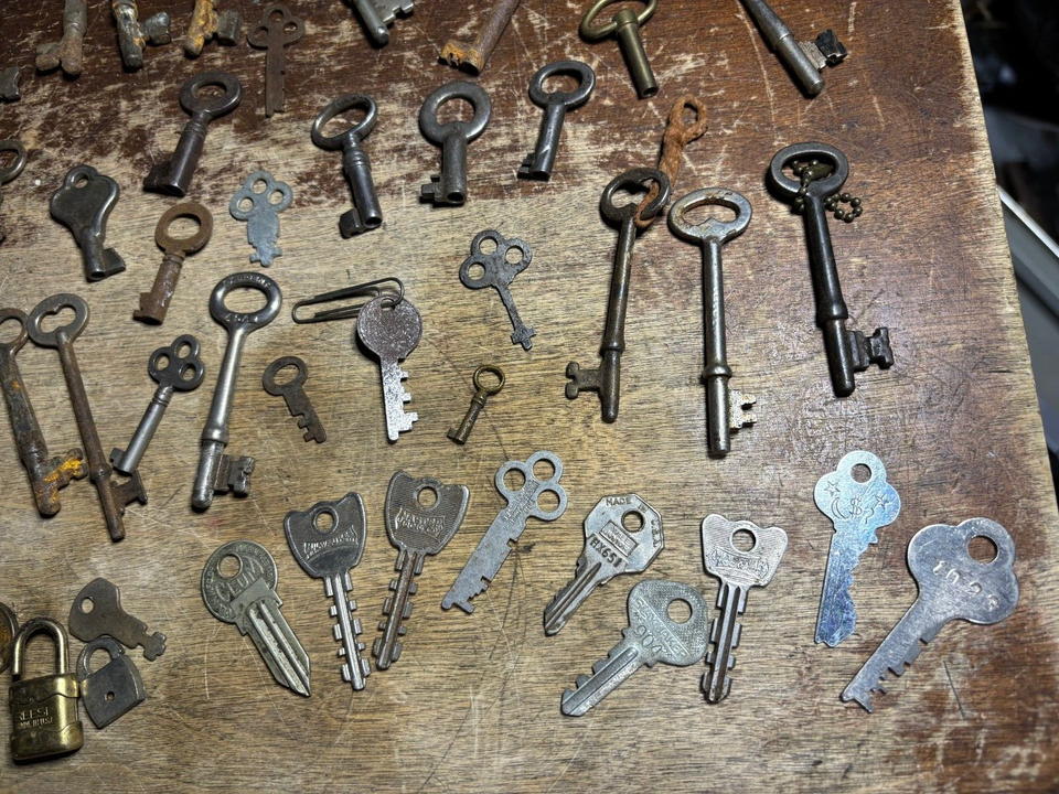 Lot of over 40 Antique & Vintage Skeleton Keys Hollow Barrel Locks ...