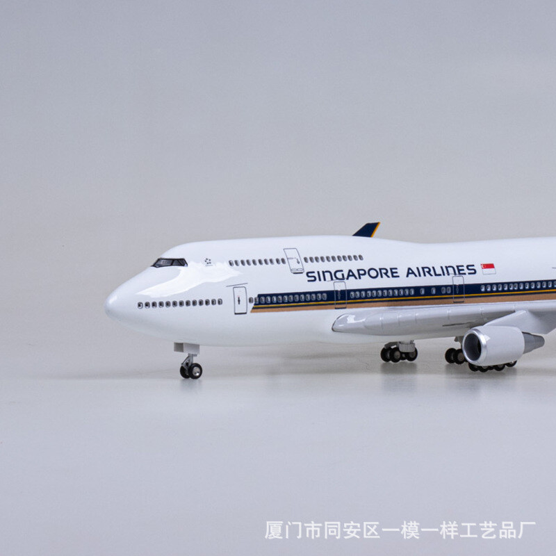 1/150 B747-400 47cm Singapore Airline Resin Passanger Plane Model w ...