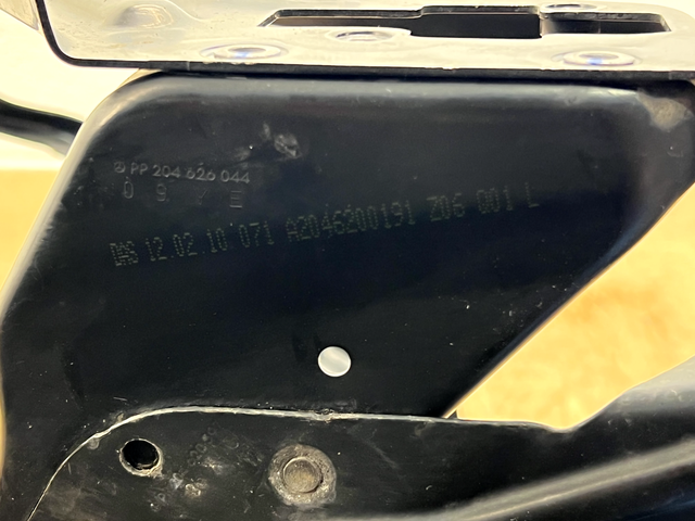 Mercedes-Benz C Class W204 Headlight Left Frame Support Bracket Mount ...