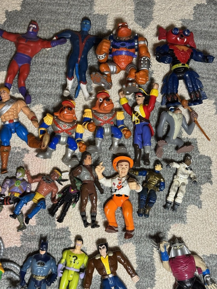 VINTAGE Lot Of 36 ACTION FIGURES 70s 80 90s Heman Batman Dick Tracy ...