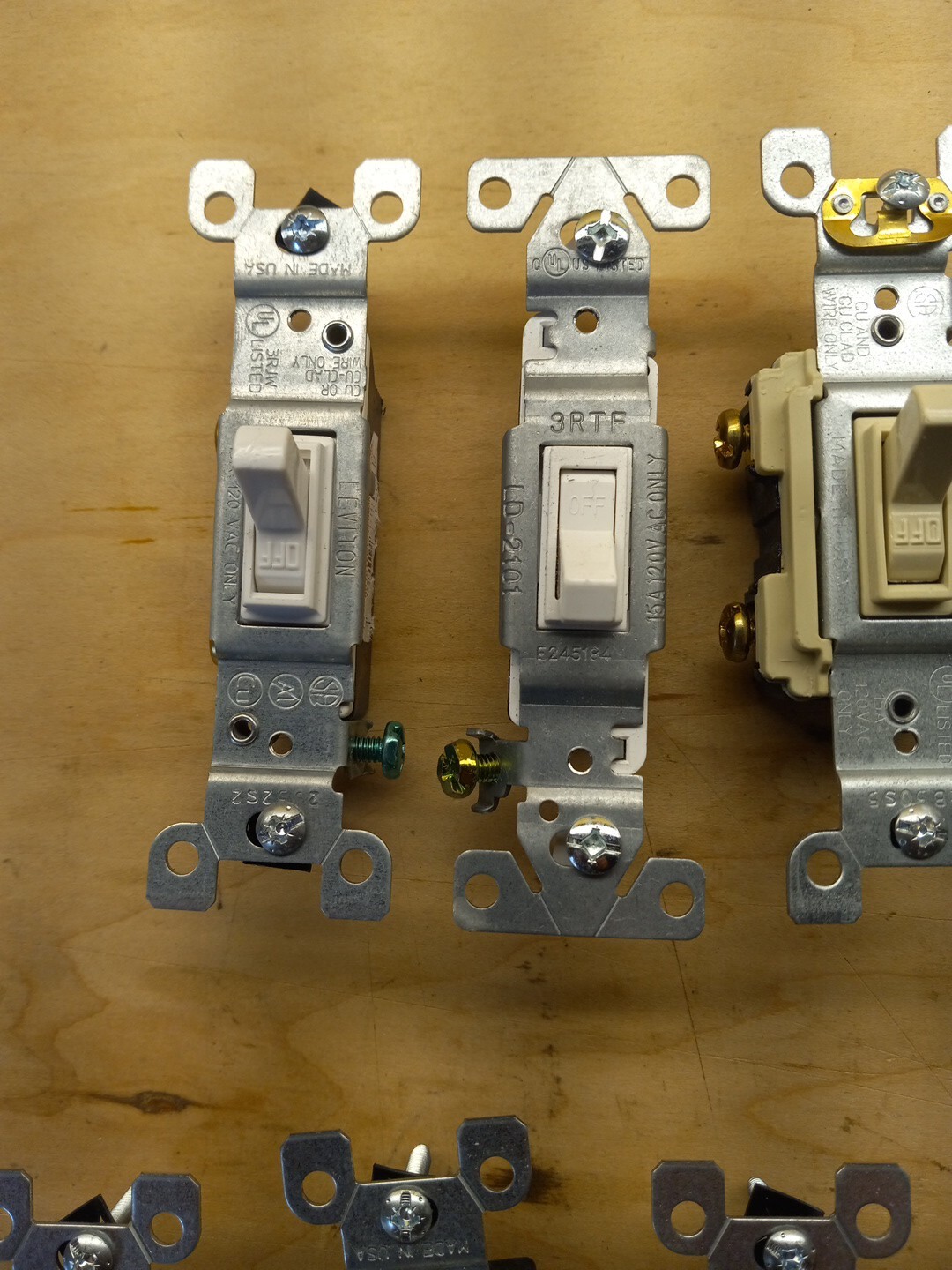 Mixed LOT OF 8 LEVITON 120V Toggle Light Switch FREE SHIPPING | eBay